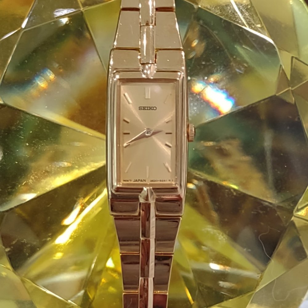 Seiko Women's Essential Gold-Tone Stainless Steel Bra… - Gem